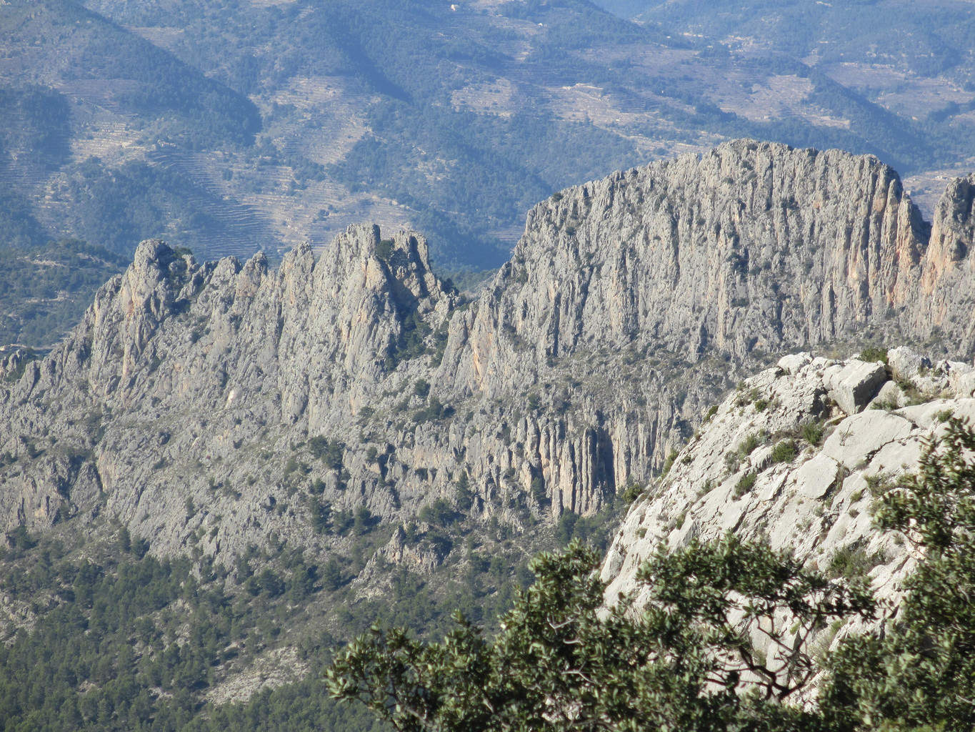 Vista de la la Serra dels Castellets desde el Collado del Llamp ...