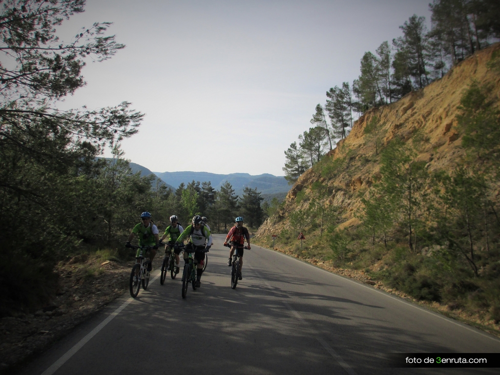 Tramo inicial de subida por carretera - 3enruta.com