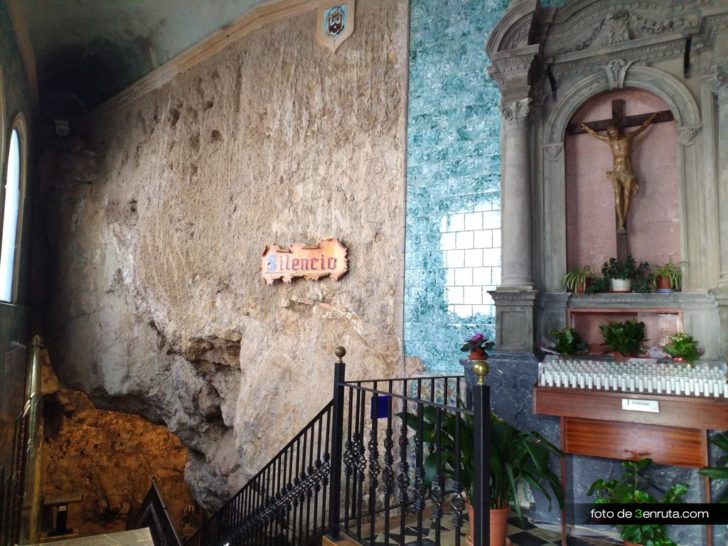 Entrada a la Cova Santa - 3enruta.com