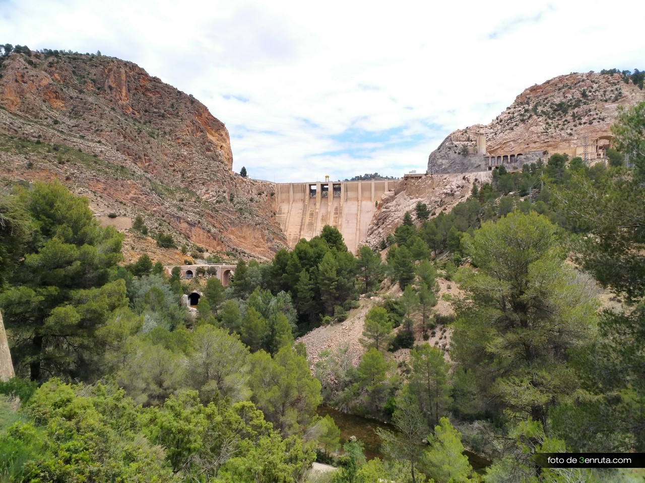 Vista del embalse de contreras - 3enruta.com